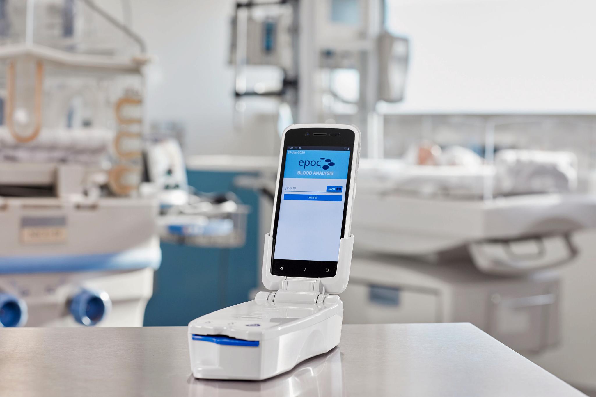 Ruční analyzátor krevních plynů Epoc NXS host poskytuje výsledek do ...