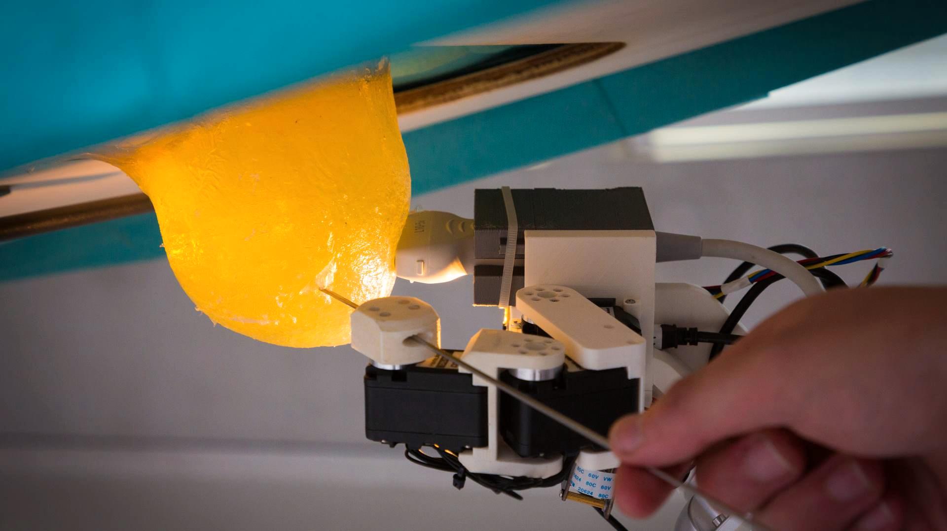 Effective hands vinden beautiful eyes in MURAB-project Siemens ...