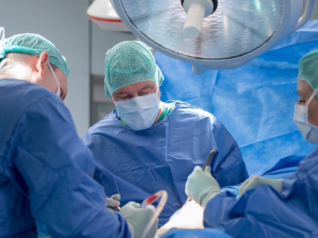 Intraoperative 3D imaging in orthopedic trauma surgery - Siemens ...