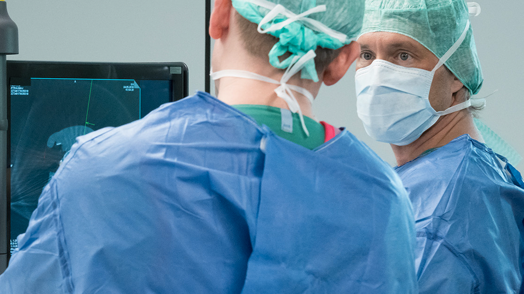 Intraoperative 3D imaging in orthopedic trauma surgery - Siemens ...