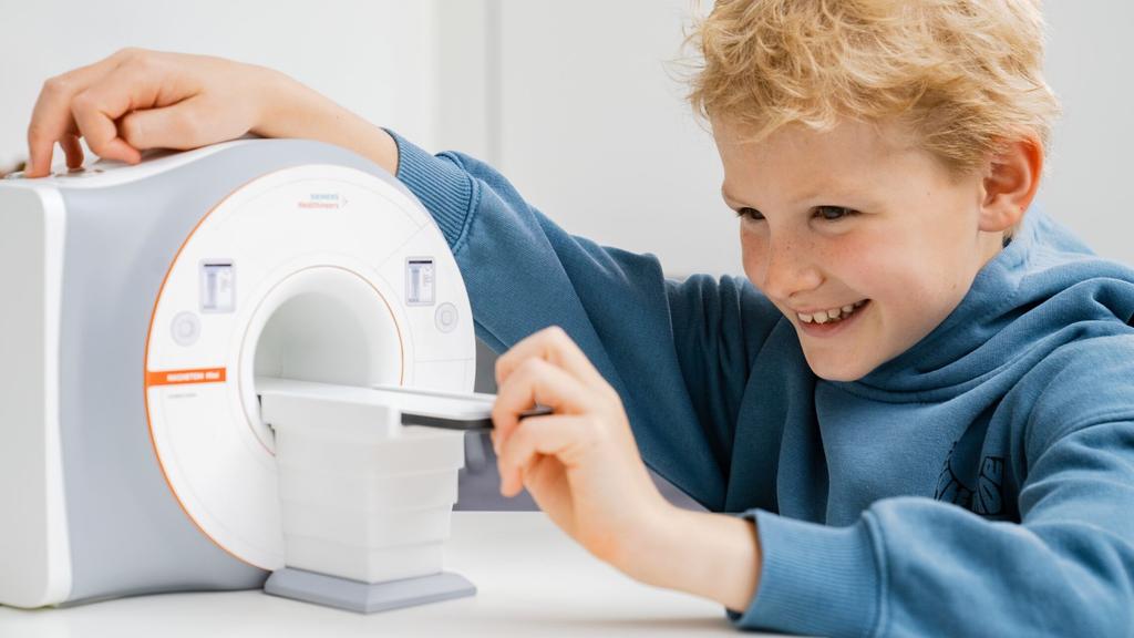 MRI patient experience - Comfort. Speed. Entertainment. MRI. - Siemens ...