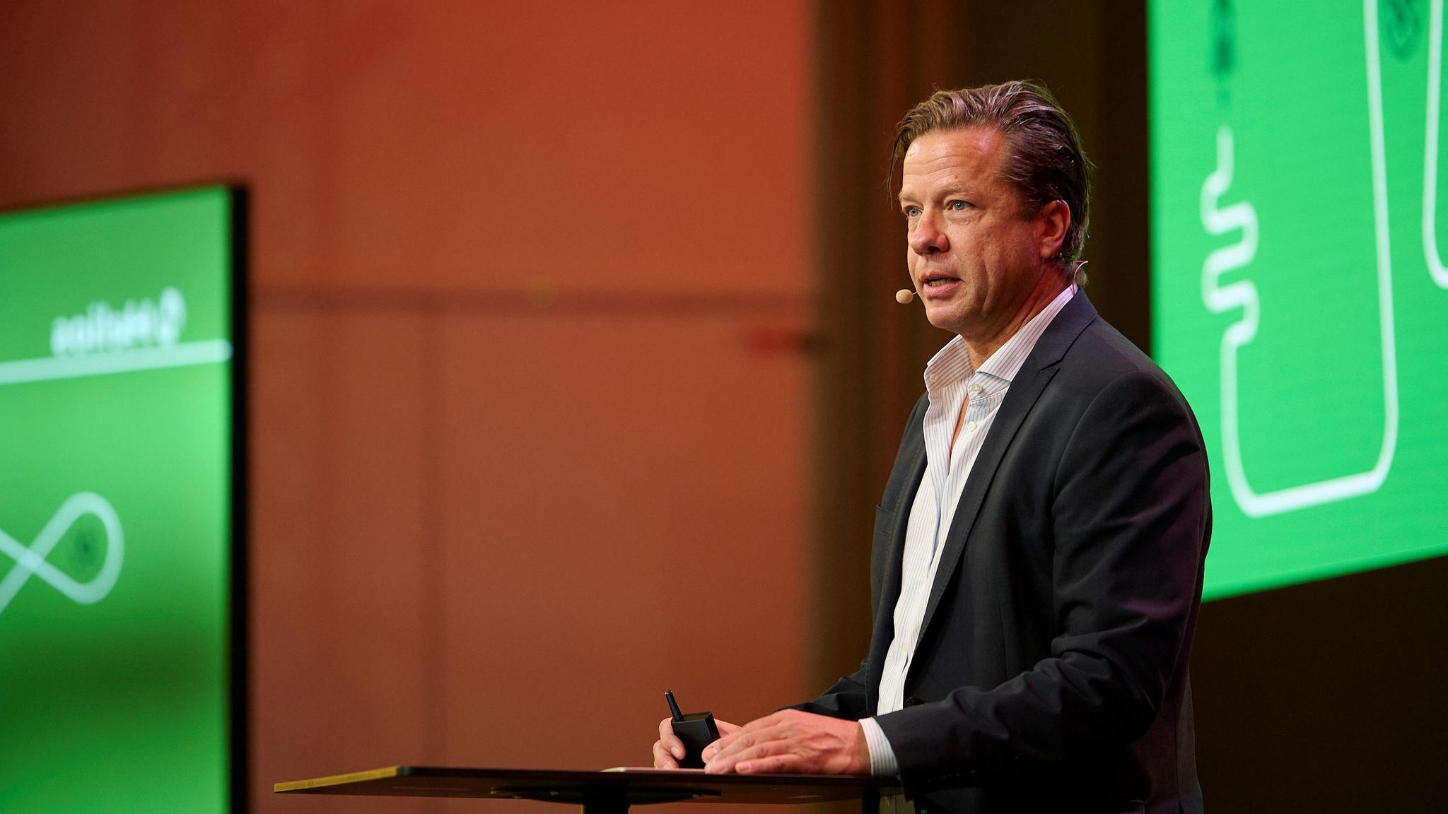 How to bring patient-centered care to where health happens - Siemens ...