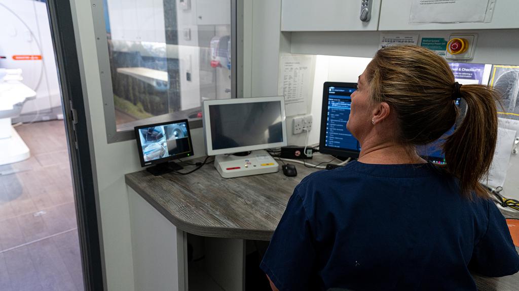 Mobile lung cancer screening service