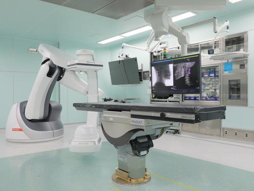 Mobile C-arm machines - Siemens Healthineers
